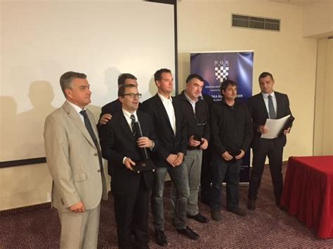 Dodijeljene Zlatne plakete najuspješnijim poduzetnicima Službene