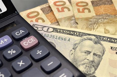 Dólar Cai Mais De 1 E Fecha O Dia Cotado A R 541 Com Exterior E