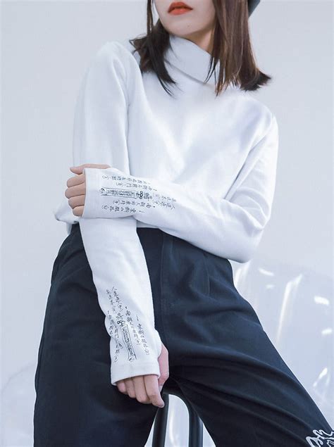 高领单点设计模式上衣 belchic