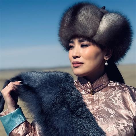 Дуучин Э Мөнгөнчимэг