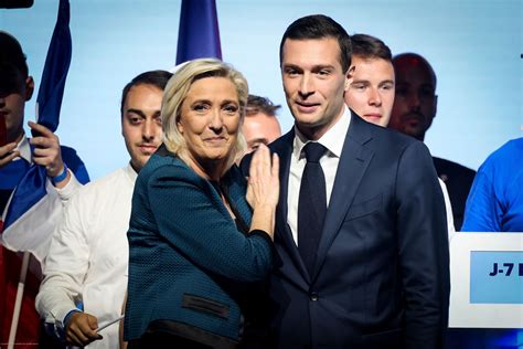 Marine Le Pen K Szen Llunk Arra Hogy Tvegy K A Hatalmat Franciaorsz Gban Vas Rnap Hu