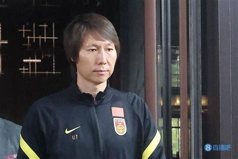 贺晓龙：足协窝案源头是李铁的不自量力，土帅目前不适合带国字号国足教练足球
