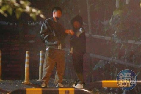 周湯豪曖昧歐弟前妻「暗處交換口水」 路邊共吸同一支手機殼洩兩人關係 Ettoday星光雲 Ettoday新聞雲