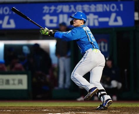 ＜楽・日（1）＞9回、勝ち越し2点適時二塁打を放つ清宮（撮影・木村 揚輔） ― スポニチ Sponichi Annex 野球