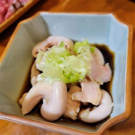 入荷したてのホルモンで刺しを作りました ｜ 焼肉が旨い八王子の人気店といえば新鮮さと安さで評判の「焼肉大関」