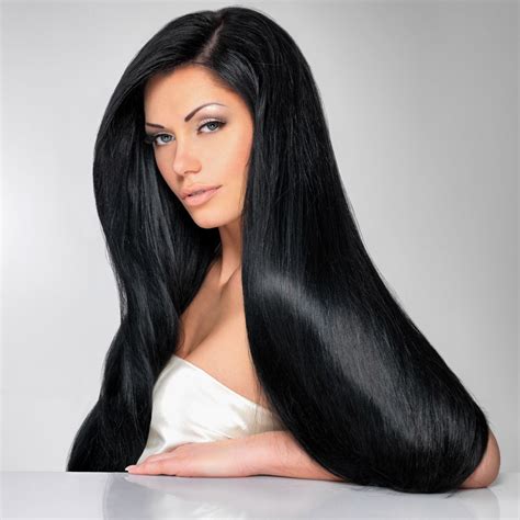 Schöne Abendfrisur offen und glatt gestylt Schöne Frisuren für lange