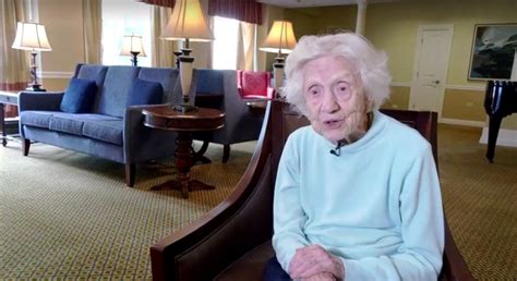 104 Yaşında Skydive Hava Dalışı Yapan En Yaşlı Kişi Olan Dorothy Hoffner Hayatını Kaybetti N