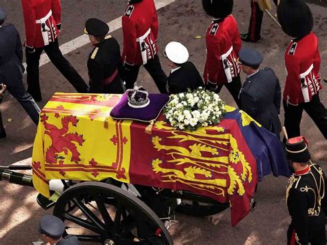 Ataúd De Isabel Ii Está Forrado En Plomo Y Esta Es La Razón