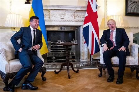 Создать мем британский премьер министр премьер министр британии