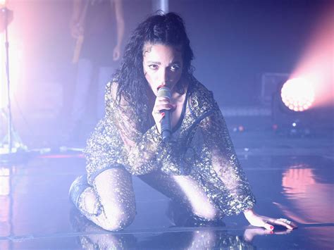 Fka Twigs M3ll155x Album Review Dancing To Her Own Tune The