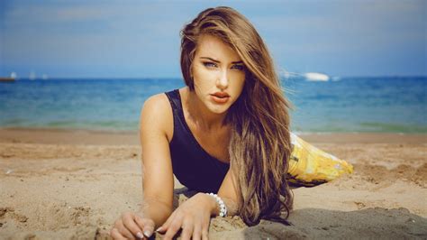 Fondos de pantalla luz de sol mujer modelo mar arena morena Ropa negra fotografía