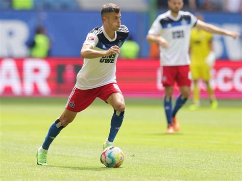 Sieg Im Top Duell Hsv Schießt Sich Aus Der Krise
