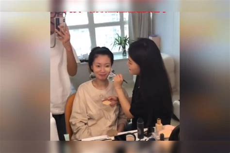 儿子陪妈妈再拍婚纱照，40岁的妈妈颜值太高被误认为情侣妈妈婚纱照情侣