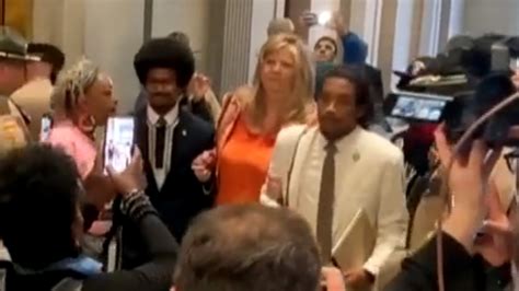 Watch Cbs Evening News 2 Tennessee Lawmakers Expelled Full Show On Cbs