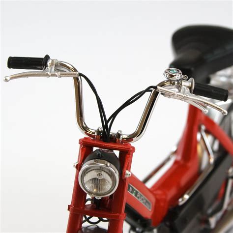 Model Puch Maxi Red Scale Mopedrenovering