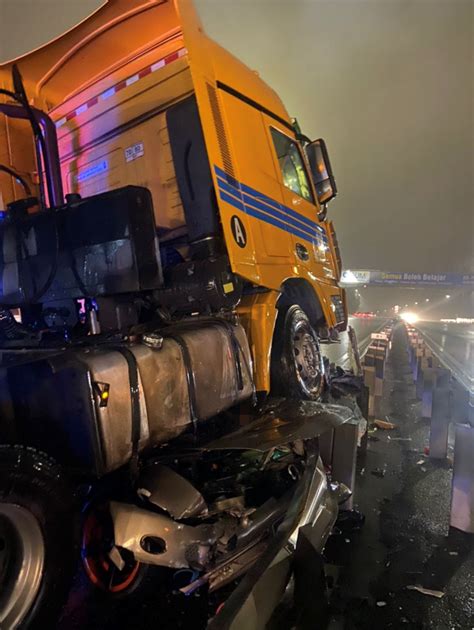 马来西亚一高速公路发生4车相撞事故 致10人死亡 国际在线移动版