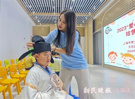 用国画描绘诗词 这里的爱心暑托班课程好玩有新意