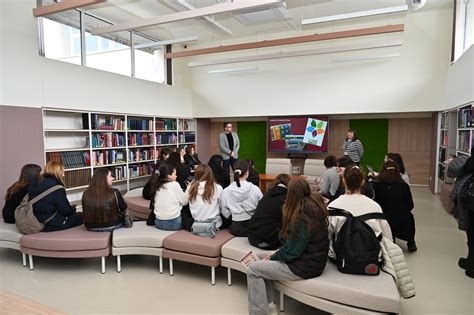 УНСС Ден на отворените врати за Професионална гимназия по дизайн „Елисавета Вазова“