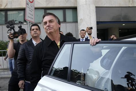Brésil Lex Président Bolsonaro Interdit De Participer Aux élections