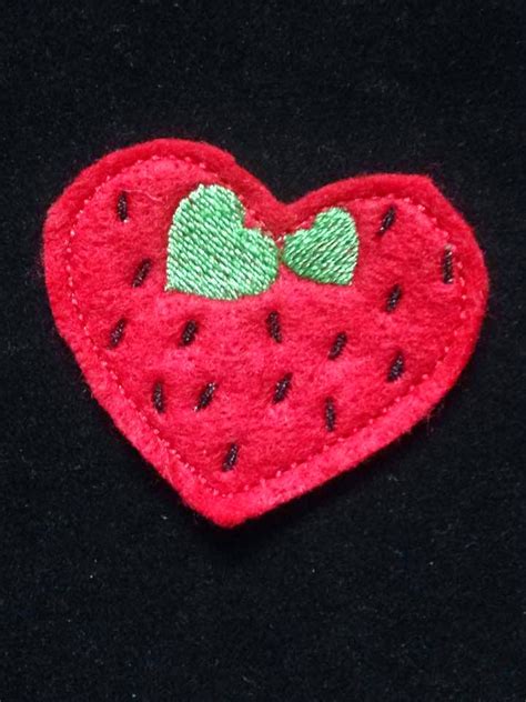 Scmtkwc Pes Embroidery Files Heart Shaped Strawberry Feltie
