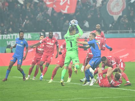 A Mai Fost La Dinamo și Nu A Uitat Acum Nici Nu Mai Vrea Să Audă De Ei