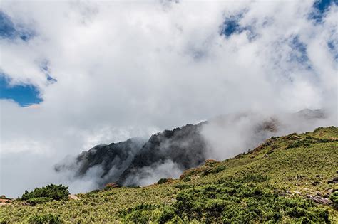 親見鈔票上的南湖大山 審馬陣山和南湖北山下 看雜誌