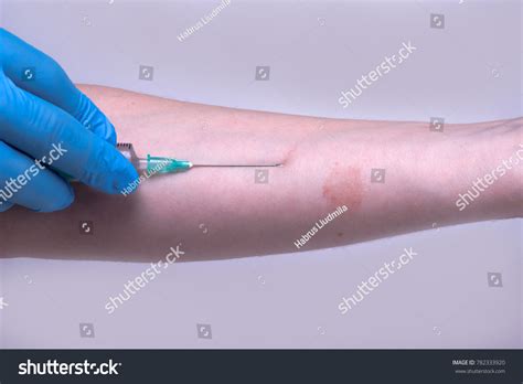 Doctor Makes Patient Injection Arm 스톡 사진 782333920 Shutterstock