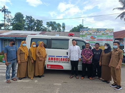 Serahkan Bantuan 3 Unit Ambulans Dhevy Bijak Semoga Bisa Bermanfaat