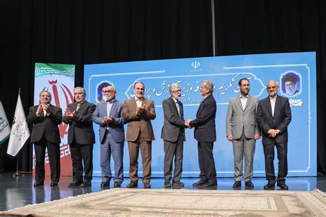 عکسی از گپ و گفت حدادعادل با پزشکیان در یک مراسم وزرای خاتمی و روحانی