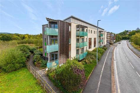 Newton Abbot 2 Bed Apartment £85 000