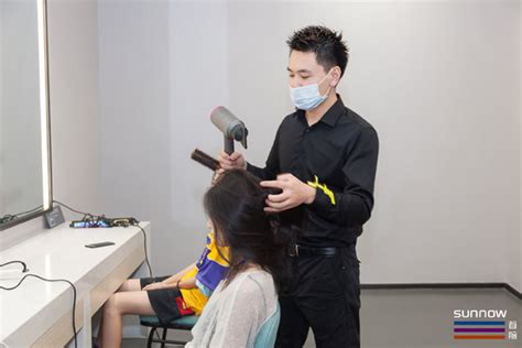 现在学理发一般多久能出师 首脑美容美发化妆美甲学院