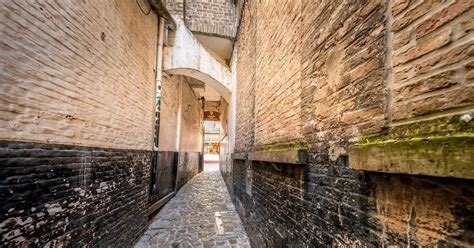 북쪽 베네치아 브뤼허 중세 도로 자갈포장 훔쳐가지 마 경고