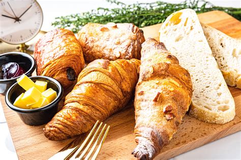 Download Unique Baked Eggs Cassoulet Dish Wallpaper