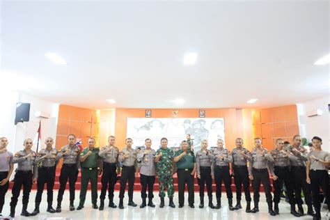 Personel Polres Kukar Mengikuti Bakti Kesehatan Donor Darah Dalam