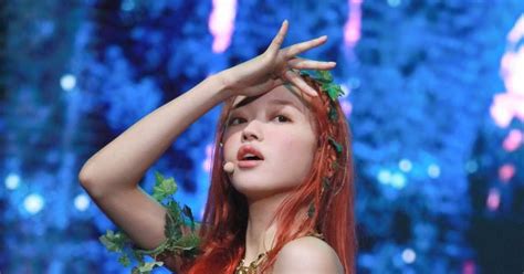 내 색깔 보여줄 것 오마이걸 유아 감격적인 솔로 데뷔 [종합]