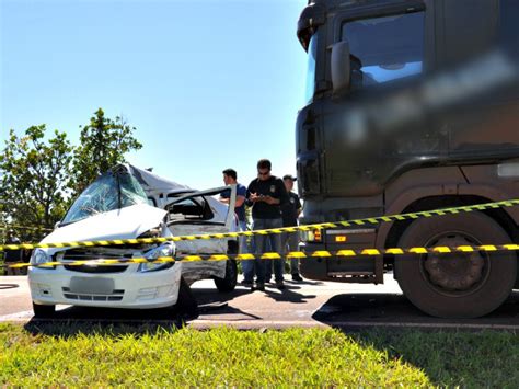 G Três irmãos morrem em colisão entre carro e carreta em MS notícias em Mato Grosso do Sul