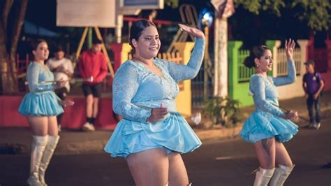 Torito Pinto Asustó A Cachiporristas En Zacatecoluca Noticias De El