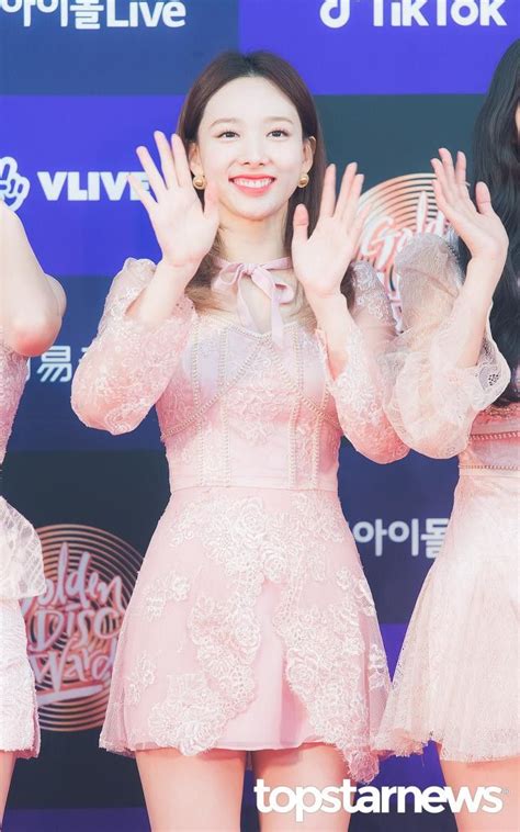 Pin en NAYEON 나연 IM NAYEON 임나연 TWICE Seúl Corea del sur