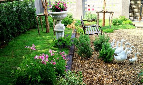 Eye Catching Backyard Decor Ideas