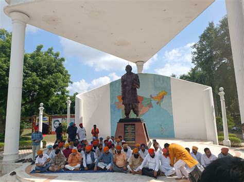 Sikh Community Protests Gpo Hajrat Ganj Lucknow Against Rahul Gandhi
