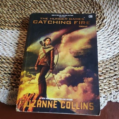 Jual Buku The Hunger Game Catching Fire Suzanne Collins Original