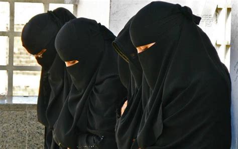 2 Weeks In Hijab Clad Girls Still Barred From Entering College
