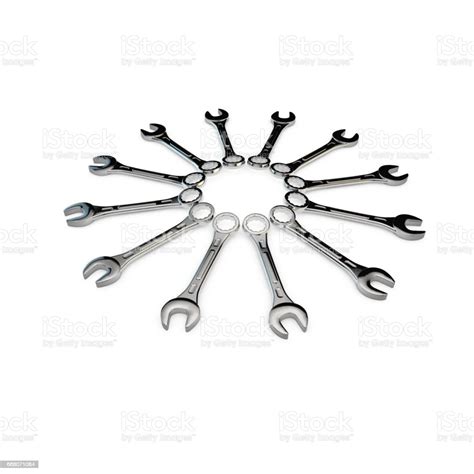 렌치의 원형입니다 흰색 배경에 고립 3d 렌더링 그림입니다 0명에 대한 스톡 벡터 아트 및 기타 이미지 0명 3차원 형태 강철 Istock