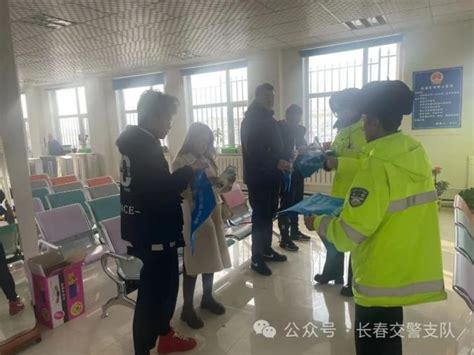要想拿证、好好学法！全省交警走进驾校严把安全出行第一关澎湃号·政务澎湃新闻 The Paper