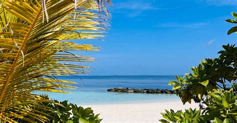 Бесплатные стоковые фото на тему безмятежность берег береговая линия голубое небо досуг