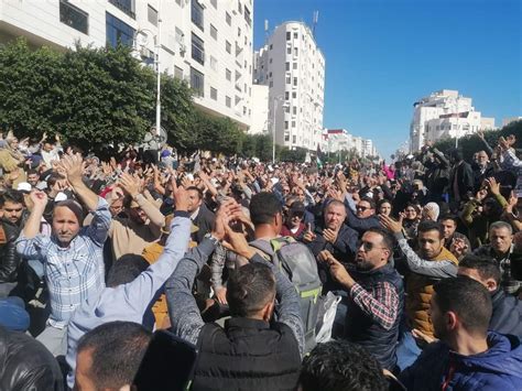 وسط استمرار الإضراب الوطني وقفات ومسيرات احتجاجية حاشدة للأساتذة بعدة
