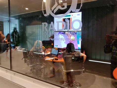 테니스피플 롤랑가로스 결승전을 보는 사람들 필립 샤트리에 코트 남자 결승전 티켓은