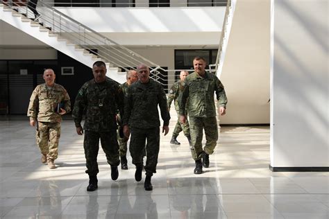 Komandanti i FSK së Bashkim Jashari priti në takim Komandantin e