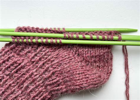 Kostenlose Strickanleitung Socken Stricken Yarnich