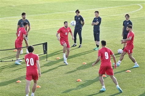 عکس آماده‌سازی پسران کی‌روش با تنیس فوتبال